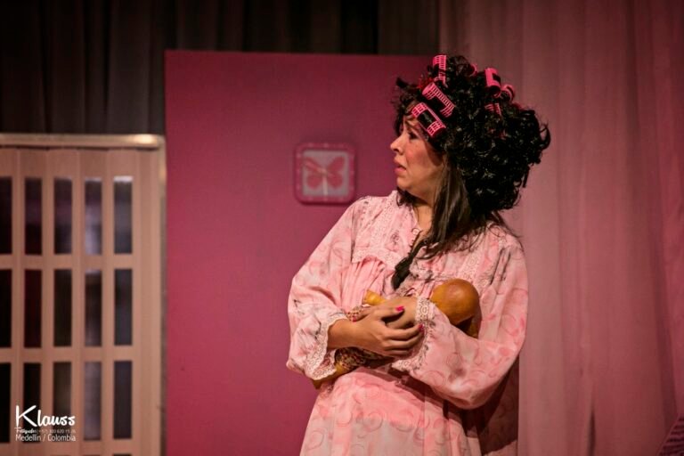 Madre Sustituta: la nueva obra del Pequeño Teatro - RevistaDC | Revista ...